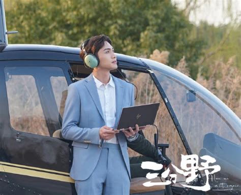 三分野：向园一声哥哥让徐燕时嘴角上扬，还把她抱上桌亲吻！ 哔哩哔哩