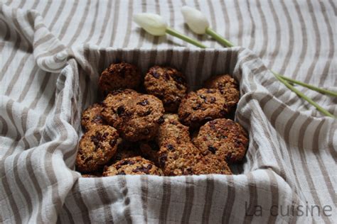 Овесени бисквити с червени боровинки и семена • La Cuisine Кулинарни рецепти