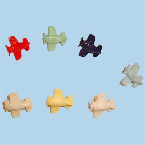 100 Aeroplane Shape Buttons Size 15mm Choice Of Colour Bits And Bats