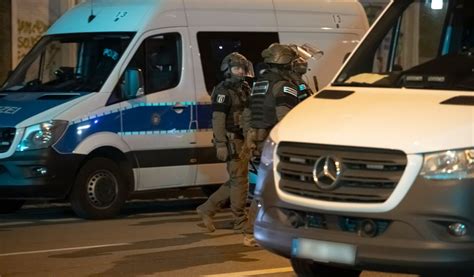 Rinteln Vater Bedroht Freunde Seines Sohnes Sek Im Einsatz Mopo