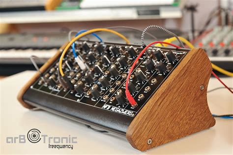 MFB Megazwerg Kraftzwerg Urzwerg Schlagzwerg Side Panel Stand Reverb