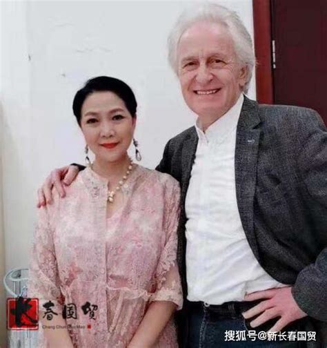 沈丹萍22岁漂亮混血女儿近照曝光女承母业进入演艺圈发展 乌韦