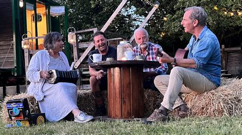 Adorable Family Photos With Uncle Nephew And Rarely Seen Girlfriend United Kingdom