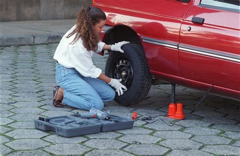 Como Trocar O Pneu Do Carro Confira O Passo A Passo Agora