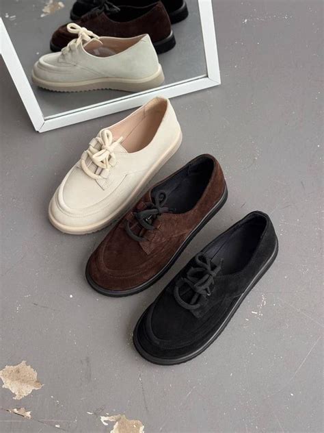 Лофери з анатомічним носком з натуральної замші на шнурках жіночі — ціна 2680 грн у каталозі