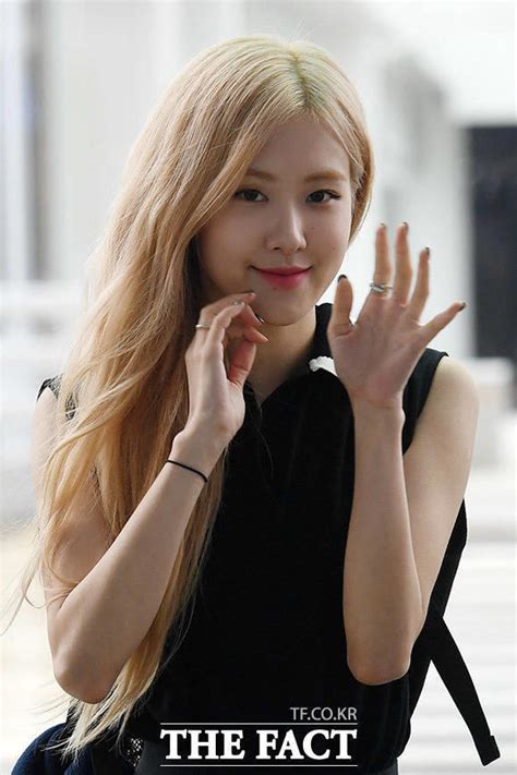 블랙핑크 로제 테디 손 잡았다더블랙레이블行