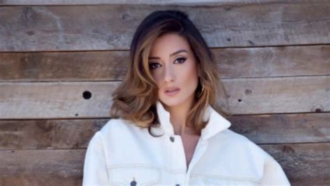 „ჩემი ოჯახი ასე ელოდება ჩემ გათხოვებას “ რა ფოტოს აქვეყნებს ნინი ბადურაშვილი