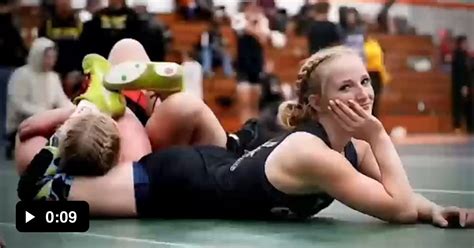 She Really Had The Time To Pose For A Photo While In A Wrestling Match