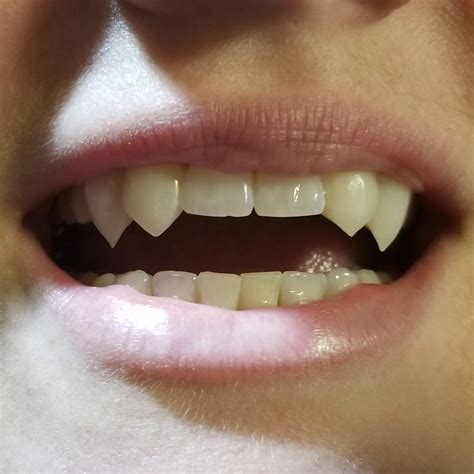 Akasha Queen Of The Damned Fangs