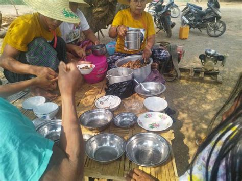 အရာတော်မြို့နယ် ကနီလေး စစ်ရှောင်စခန်းသို့ အသားဟင်းနှင့် အအေး၊ ဖာလူဒါများ လှူဒါန်း Khit Thit Media