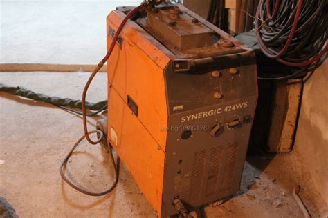 Заваръчен апарат СО Инструменти Русе Работеща машина използвана в кораборемонт и върви