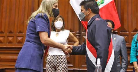 Педро Кастільо протокольне привітання щоб розірвати напругу з представниками опозиції Infobae