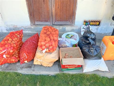 မိုးနဲမြို့နယ် နားခံကျေးရွာအုပ်စု နားခံကမ္မဌာန်းကျောင်းရှိ မိဘမဲ့ကလေးငယ်များအား စုပေါင်းလှူဒါန