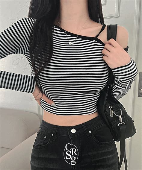 여리핏어깨트임 리본끈 사선 단가라 오프숄더 긴팔티셔츠 에이블리