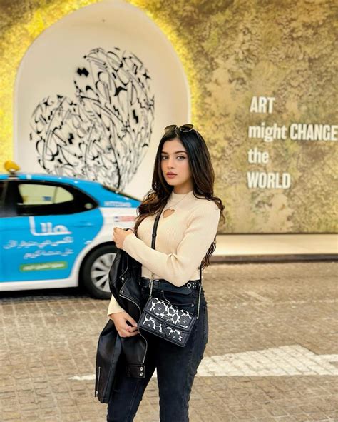 Laiba Khan Looks Gorgeous On Dubai Trip Reviewit Pk