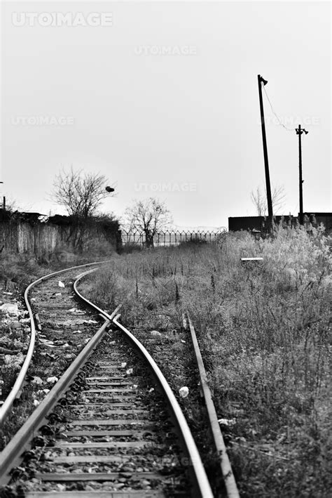 오래된 느낌의 빈티지한 분위기의 흑백 풍경사진 유토이미지 상세페이지 베이직샵 사진 21449718
