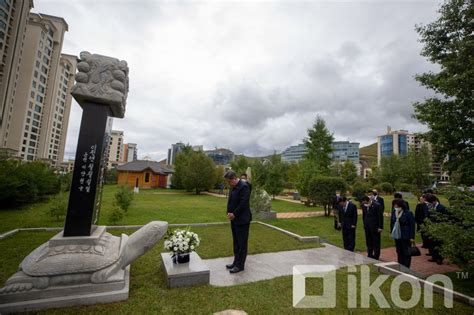 ФОТО БНСУ ын Гадаад хэргийн сайд Зайсан дахь И Тэ Жүн эмчийн дурсгалын цэцэрлэгт хүрээлэнд