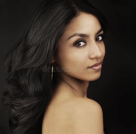 Mooie Jonge Vrouwen Schitterende Ogen Stock Afbeelding Image Of Mooi Schoonheidsmiddelen