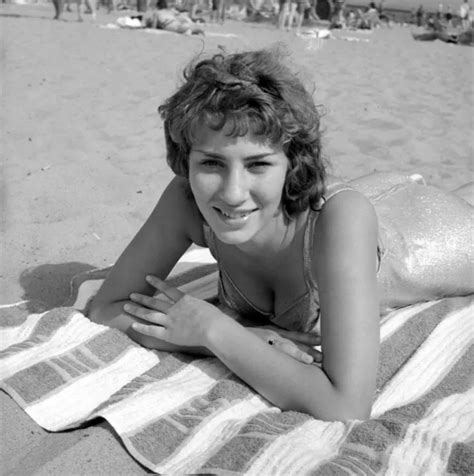 Vintage Pretty Brunette Negative 1950s Beach Pose £322 Picclick Uk