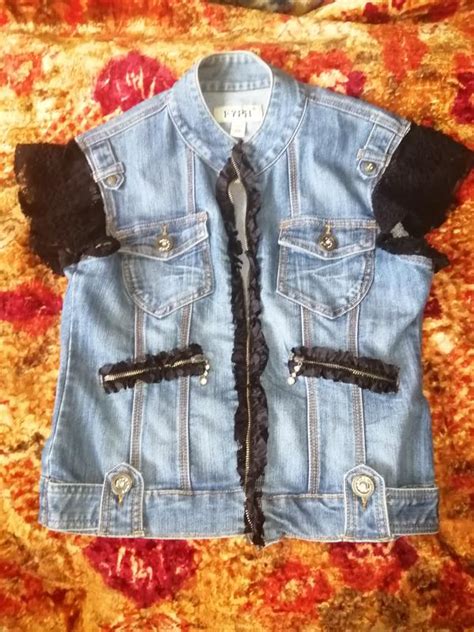 Джинсова жилетка — ціна 330 грн у каталозі Жилетки Купити жіночі речі за доступною ціною на Шафі