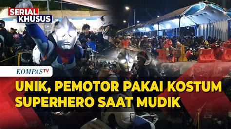 Tampil Beda Pemudik Pakai Kostum Superhero Ultraman Antre Di Pelabuhan