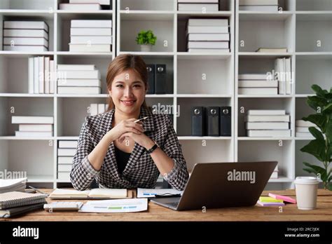 Professional Analysis Of Business People And Marketing Strategy