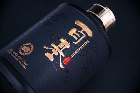 百基酱酒 包装 新次方 白酒服务商 酒包装设计 生产 专利器型开发 品牌宣传服务