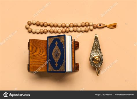Aladdin Lamp Wishes Koran Prayer Beads Ramadan Beige Background — Stock