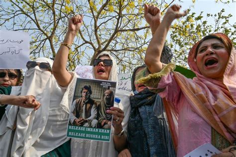 Pakistan Court Acquits Former Pm Imran Khan Wife In Unlawful Marriage