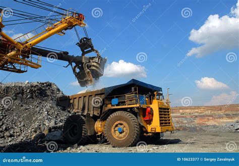 Loading Of Iron Ore Stock Image Image Of Work Digger 10623377
