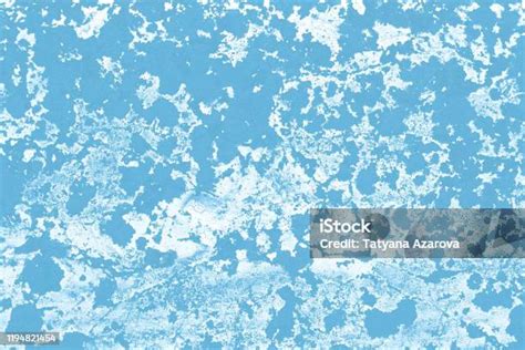 벽에 파란색 페인트 얼룩 캔버스 파란색과 흰색 얼룩 밝은 점박이 배경그림 잉크의 추상 패턴입니다 창조적 인 예술적 배경 템플릿