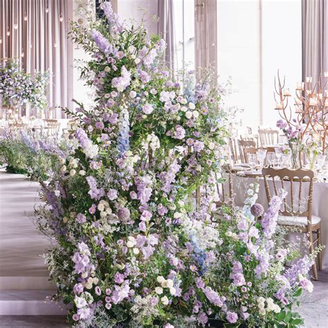 조선 팰리스 웨딩 ⠀ 고운 보라빛으로 물든 더 그레이트 홀 감각적이고 품격있는 플라워 데커레이션으로 로맨틱한 웨딩을 선사합니다 웨딩 예약 문의 02 727 7470