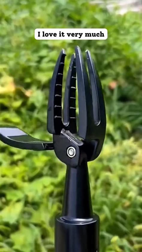 EFFORTLESSLY REMOVE WEEDS WITH A SIMPLE STEP Video Garden Tools Diy Garden Weeds