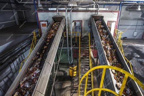 현대적인 폐기물 재활용 가공 공장 폐기물 분리 및 분류 수집 재활용 및 추가 처리를 위한 폐기물 저장 프리미엄 사진