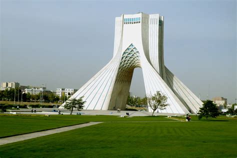 دوار آزادي في وسط طهران