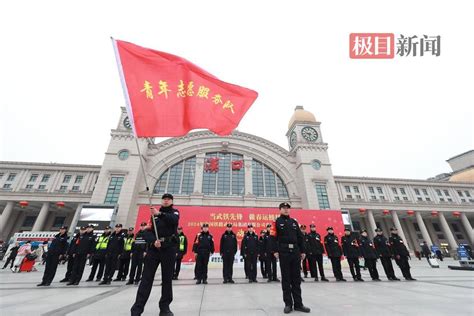 春运首日，武汉汉口车站派出所吹响“春运安保”冲锋号旅客宣传组织