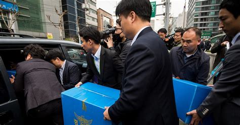 옛 탄기국 압수수색 마친 경찰 불법시위 증거품 찾았나