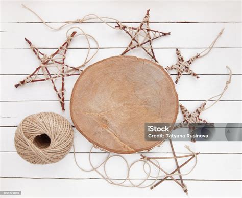 나뭇 가지와 황마 로프 프레임 복사 공간 상단 보기로 만든 크리스마스 별 자신의 손으로 별을 확인합니다 0명에 대한 스톡 사진 및 기타 이미지 Istock