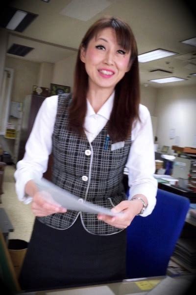 とある役所の熟女職員。 かなりイイ感じに熟れてます Tumbex
