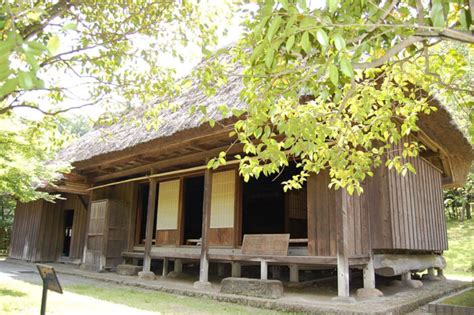 鹿児島城跡にある鹿児島県の歴史と文化を紹介する博物館鹿児島県歴史美術センター黎明館 ロータスタウンクルマとあなたをつなぐ情報サイト
