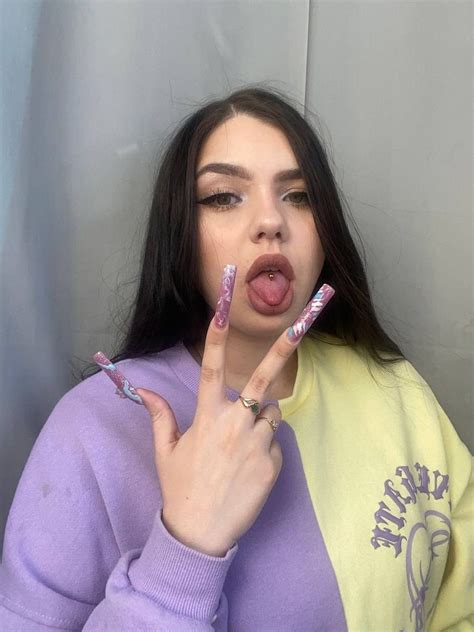 Agatha Skype Xy Girl Profile And Live Cam Show Xy