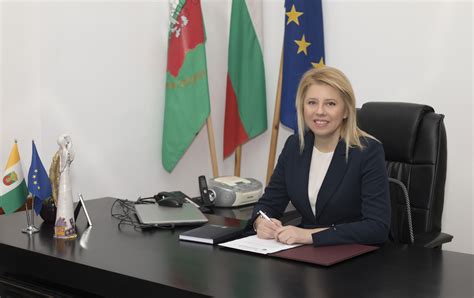 Кметът на Община Добричка Соня Георгиева Честит Ден на независимостта на България Про Нюз Добрич