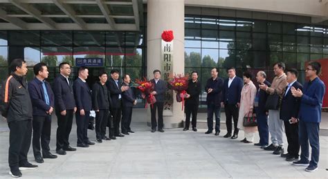 热烈祝贺我校执行董事樊宁先生当选南阳市篮协副主席 新闻页 校园新闻