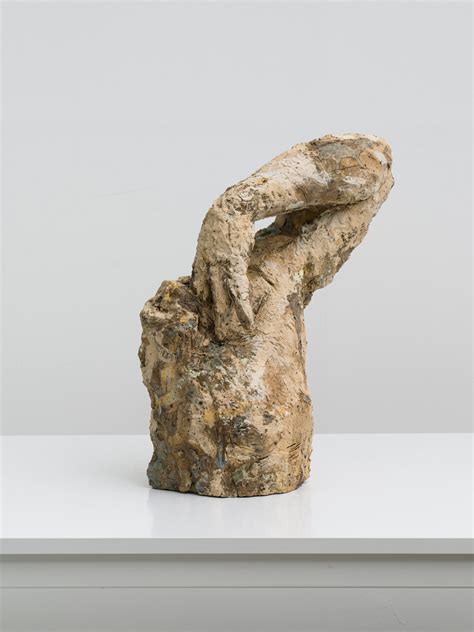 윤정의 작가 조각과 인간 사이에 존재하는 시공간을 비추는 조각가 웨이 투 엣지