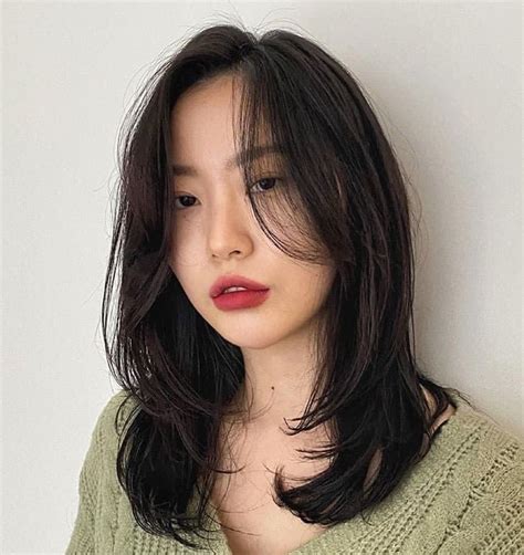 17 Model Rambut Segi Layer Oval 3 Tingkat Yang Elegan
