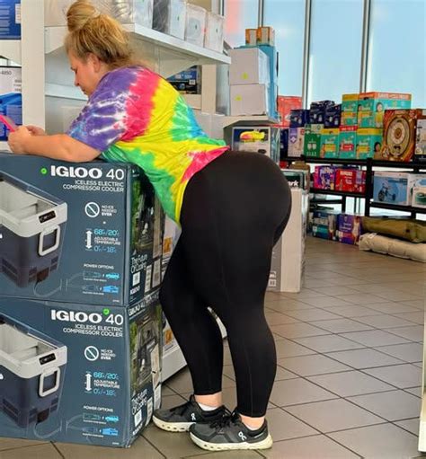 Fat Girl Bending Over With Big Butt In Leggings By Afefgr On Deviantart