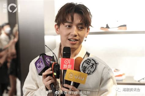 张天赋助理发长文澄清mc非靠洪嘉豪入华纳合作yeekaho