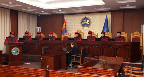 Үндсэн хуулийн цэцийн их суудлын хуралдаан болов МОНГОЛ УЛСЫН ҮНДСЭН ХУУЛИЙН ЦЭЦ