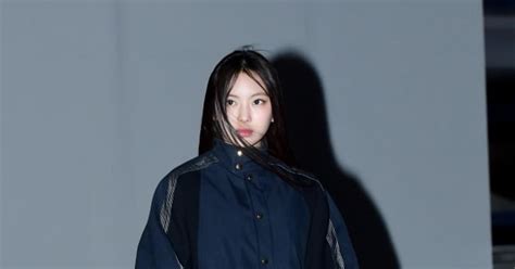 포토 뉴진스 혜인 나이가 믿기지 않는 우월한 비율