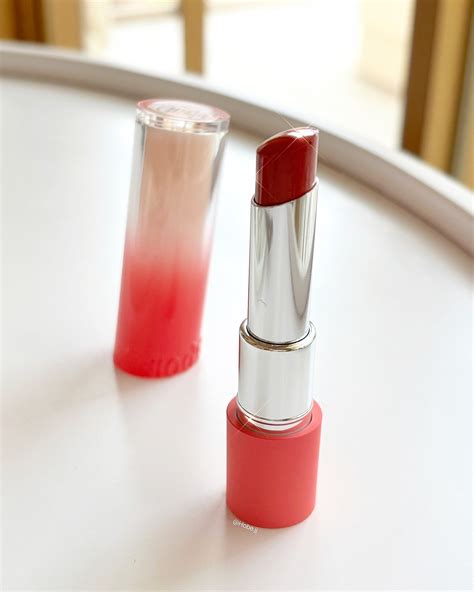 홉제제 뷰티 오늘의립 핑크누드 💋 파워 겨쿨 홉제제가 요즘 즐겨 바르는 누드 립은 차분한 핑크 베이지 느낌의 바비브라운럭스립스틱 308 Pink Nude 바르면